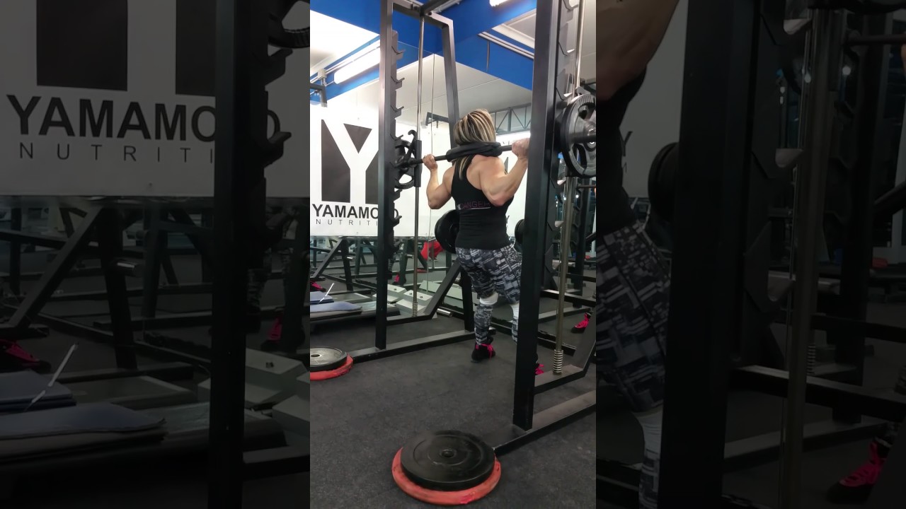 Deep squats alla Smith machine - YouTube