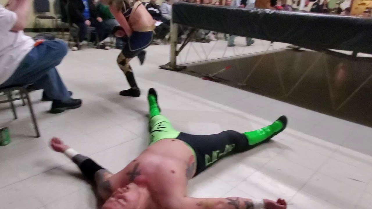 Jack Pride vs Zoe Sager - YouTube