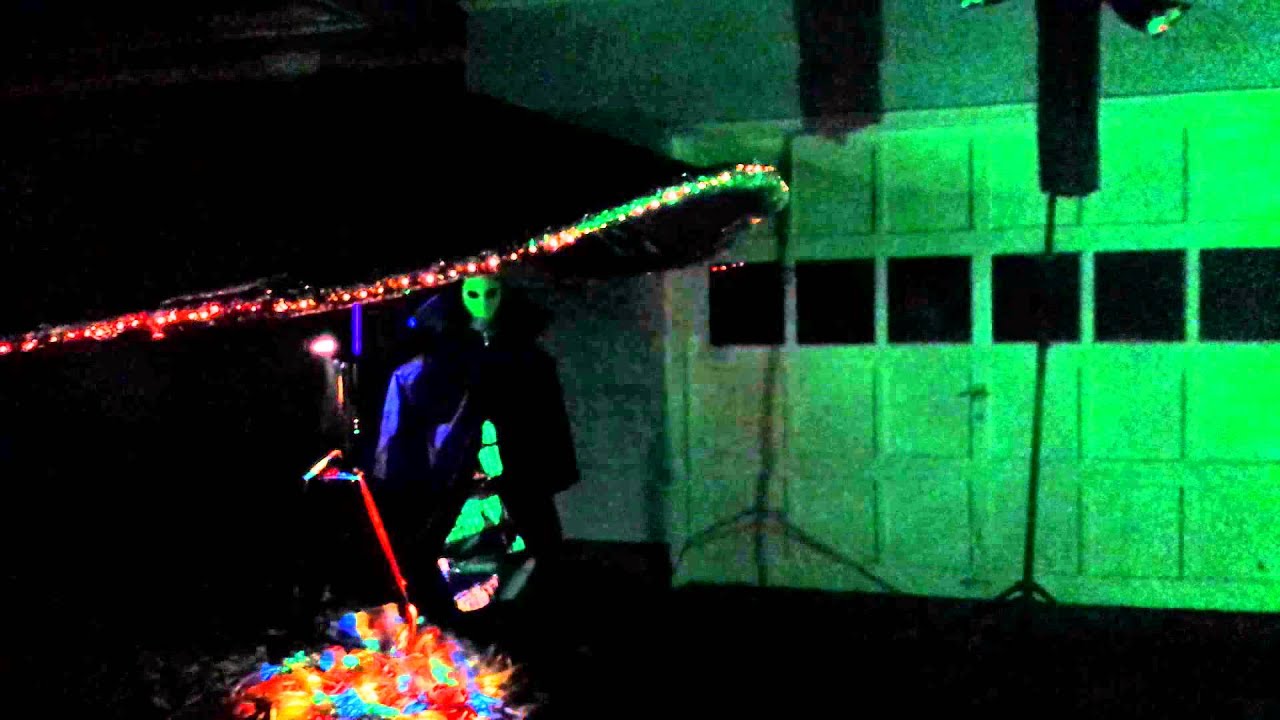 UFO Halloween Prop Alien Spaceship Invasion Halloween 2013 - YouTube