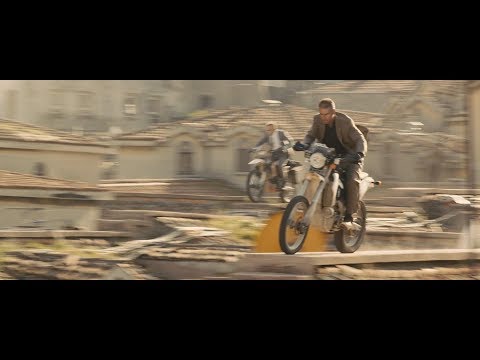 Skyfall | Rooftop chase