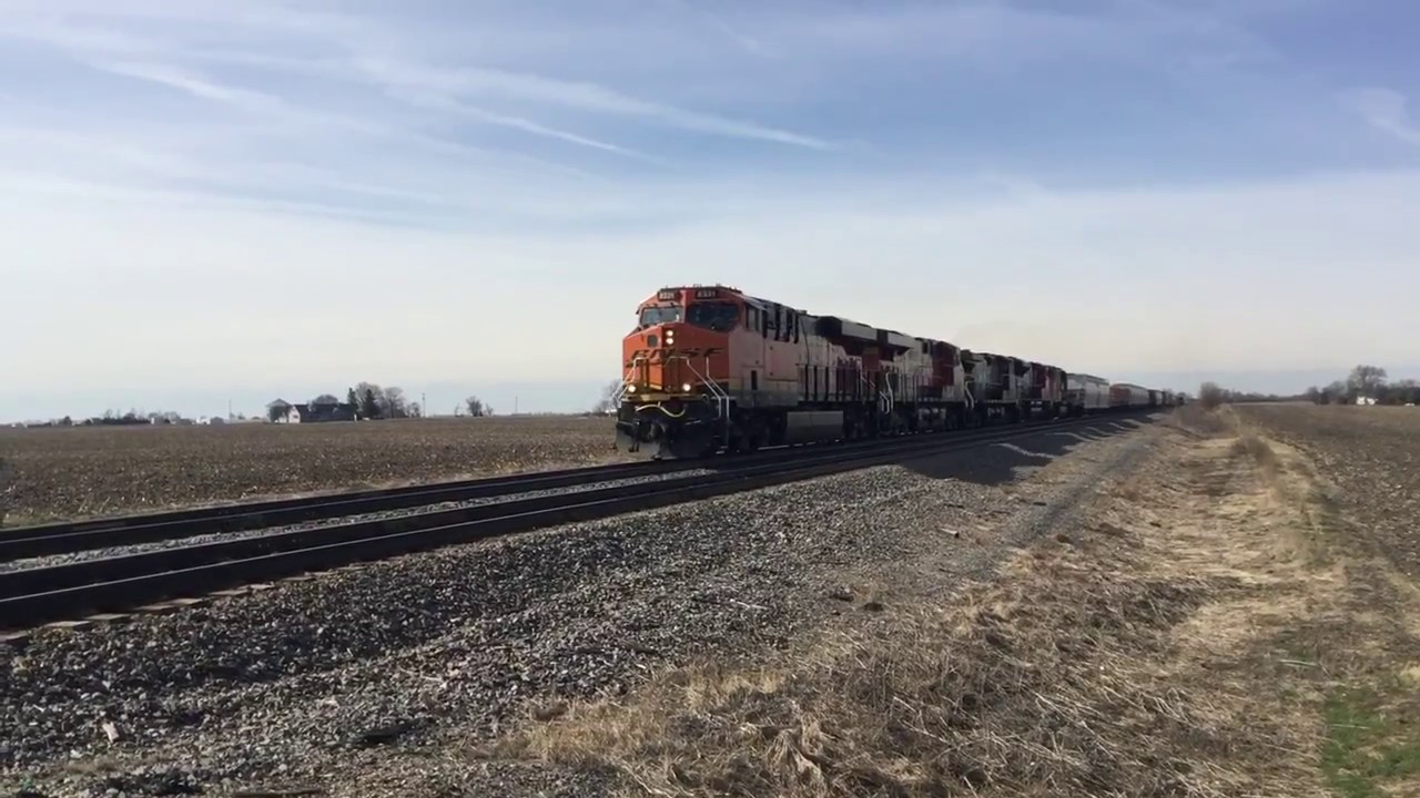BNSF 8331 (ES44C4) leads H-GALCNI near Zearing, IL 03/12/17 - YouTube