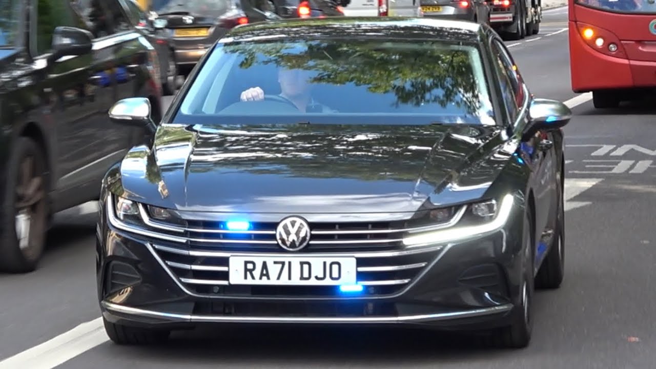 Unmarked Police Volkswagen Arteon responding through old Kent Road ...