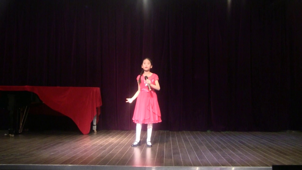 Lucia Li Age 8 Singing 蝴蝶泉边 - YouTube