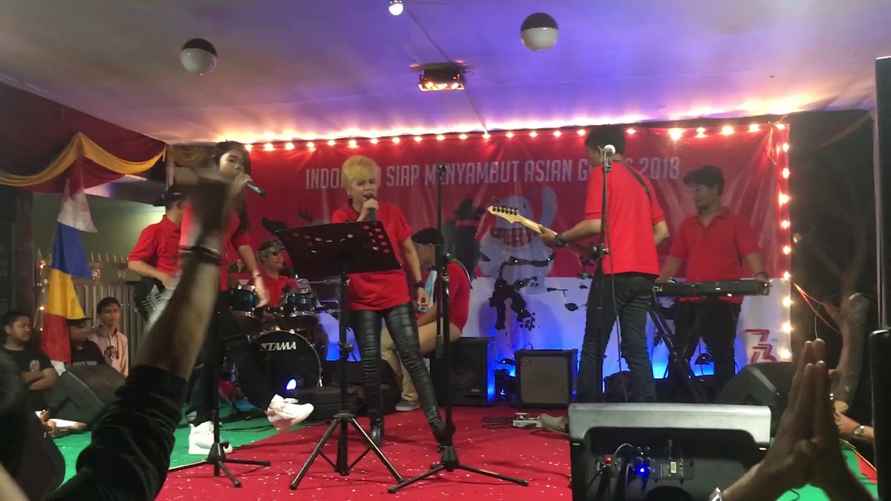 Tiger Band Performs at BTC Mall East Bekasi - YouTube