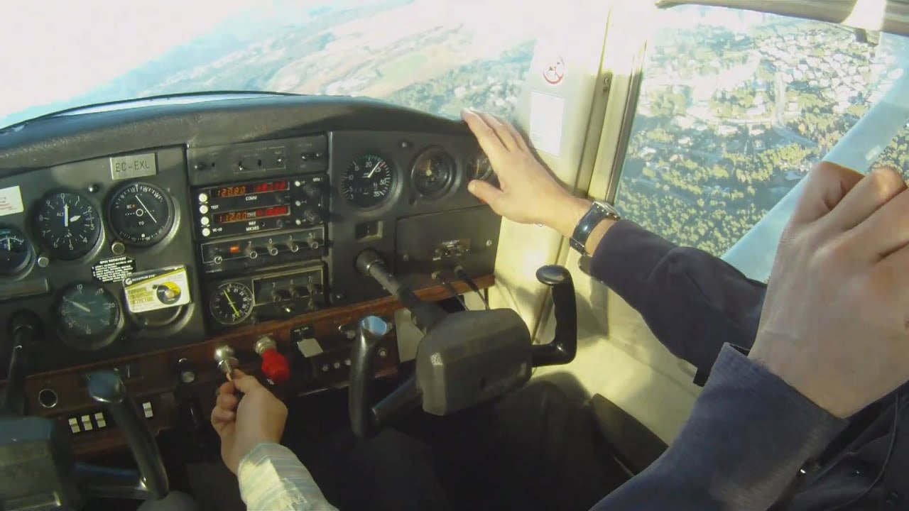 Tuckie's PPL 10th flight practice in Cessna 152 at Sabadell airport ...