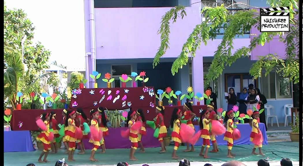 EID Ufaa 1432: POM POM Dance by grade 2 - YouTube