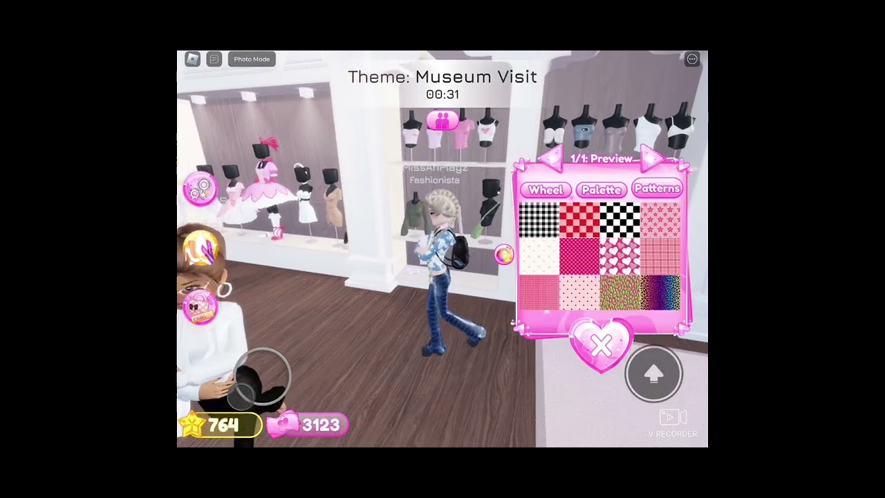 Museum visit theme in dress to impress - YouTube