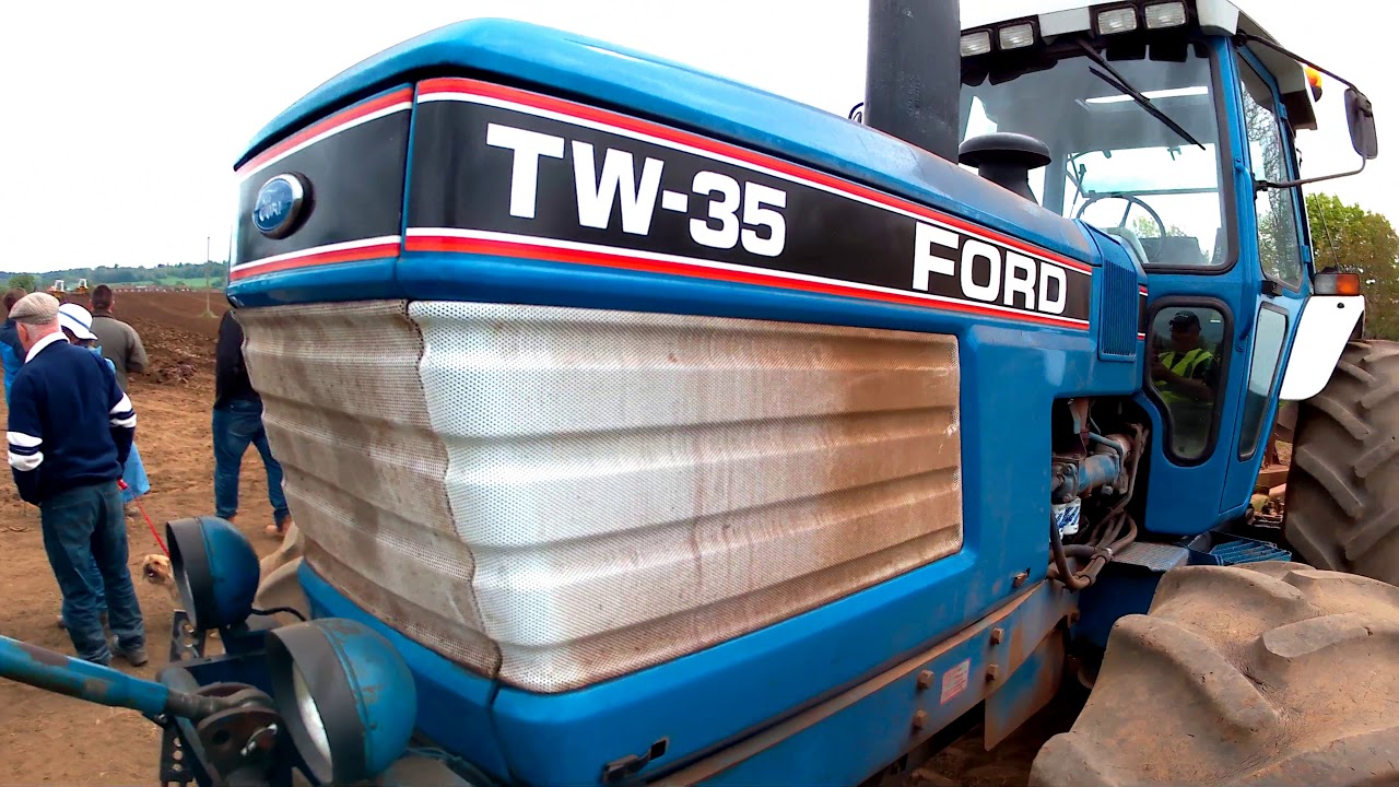 1988 Ford TW-35 6.6 Litre 6-Cyl Diesel Tractor (187 HP) with Front ...