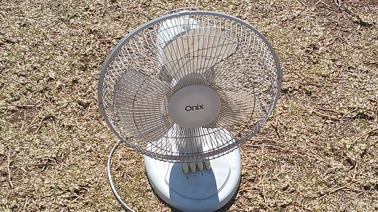 Destroying an Onix desk fan - YouTube