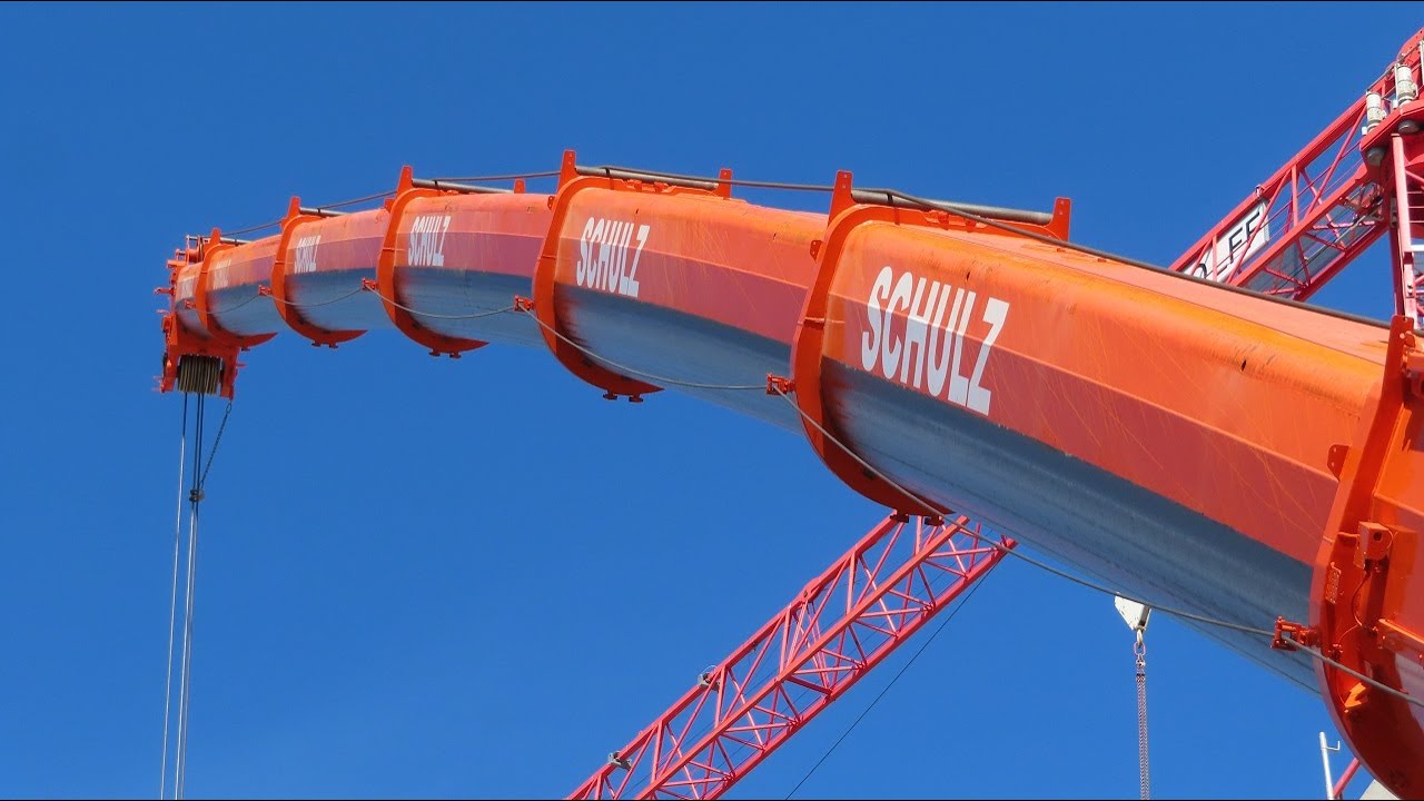 LIEBHERR LTM 1300-6.2 vom KRANDIENST SCHULZ bei der Demontage eines ...