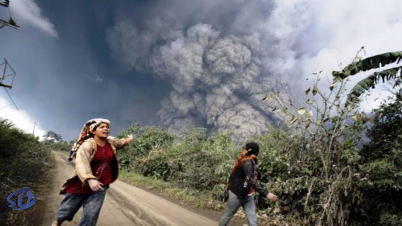 Gunung Sinabung Meletus, Warga Lari Berhamburan !! || 7 riwayat letusan ...
