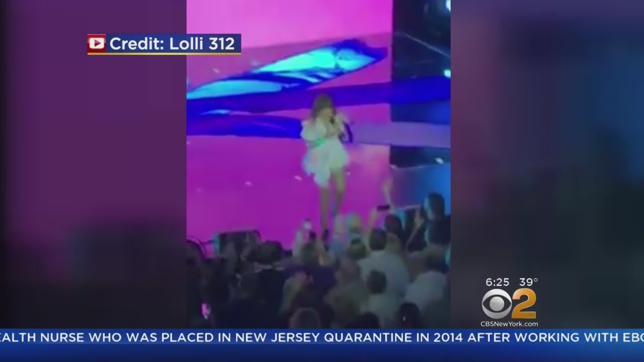 Paula Abdul Falls Off Stage - YouTube