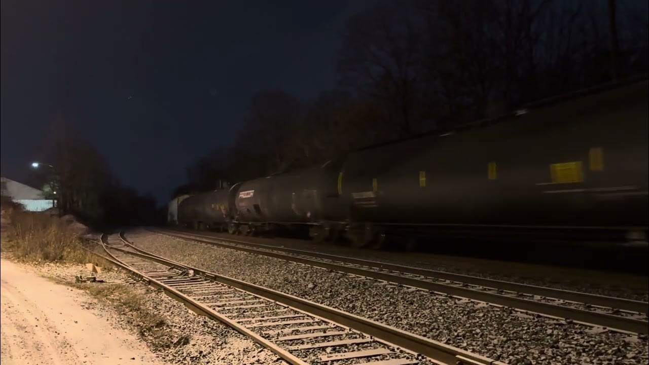 CSX 5442 ES40DC leads CSX M404 with a ok crew through Piscataway,NJ - YouTube