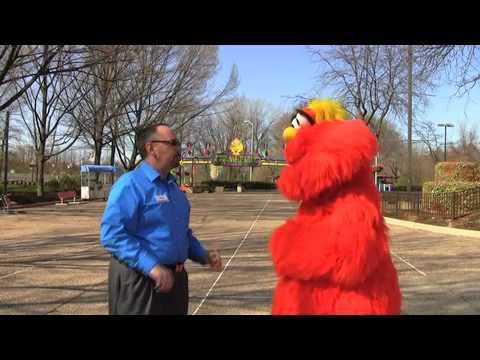 Murray Monster's First Day at Sesame Place - YouTube