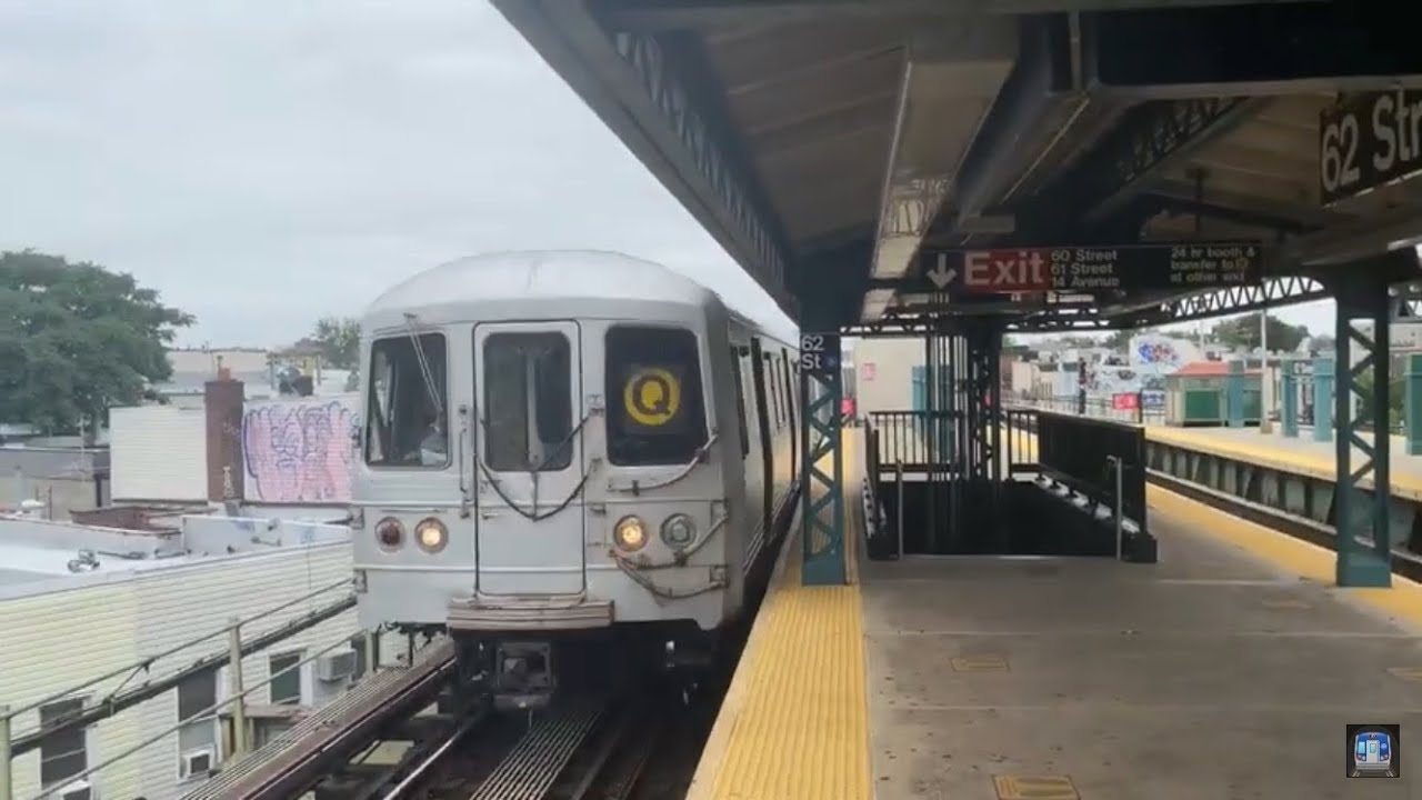 R46/R68 D,Q Trains At 62nd Street - YouTube