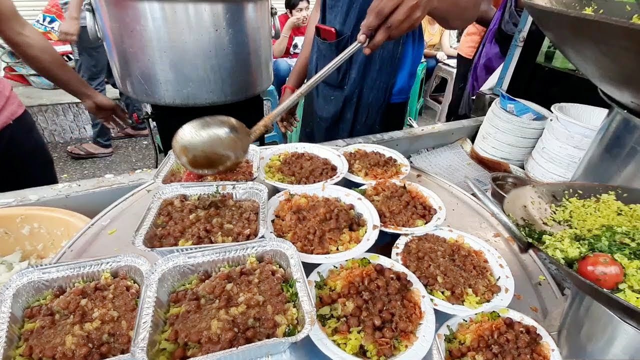 It's a Breakfast Time in Nagpur Street | Tarri Poha with Chivda & Sev ...