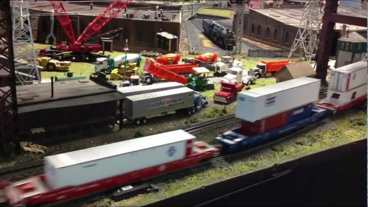 MTH BNSF Dash9 Husky Stack Bliss - YouTube