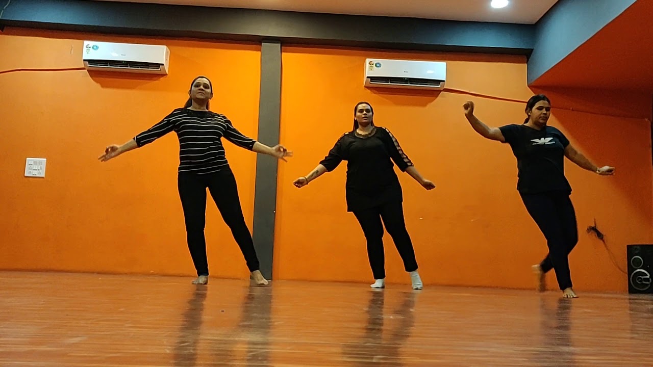 Fast class song from the movie kalank - YouTube