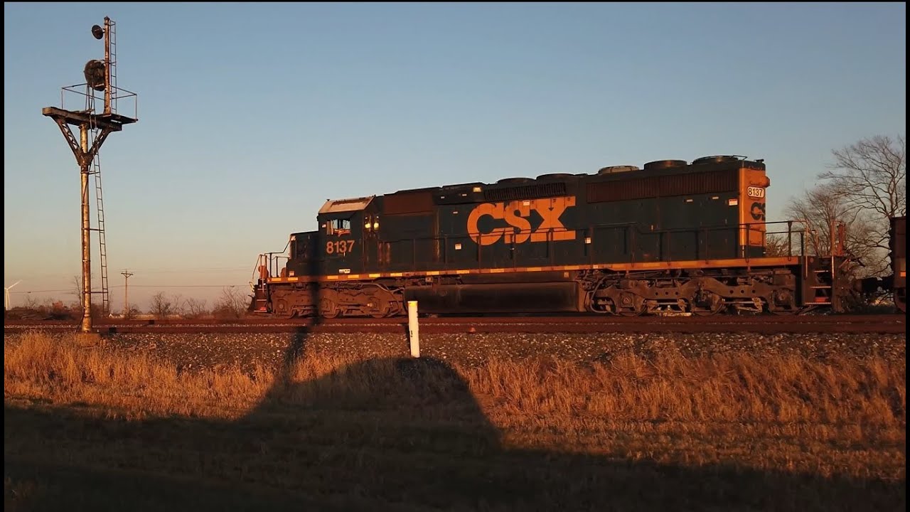 PACING TRAIN CSX 8137 MofW train on CSX Toledo Subdivision Columbus ...