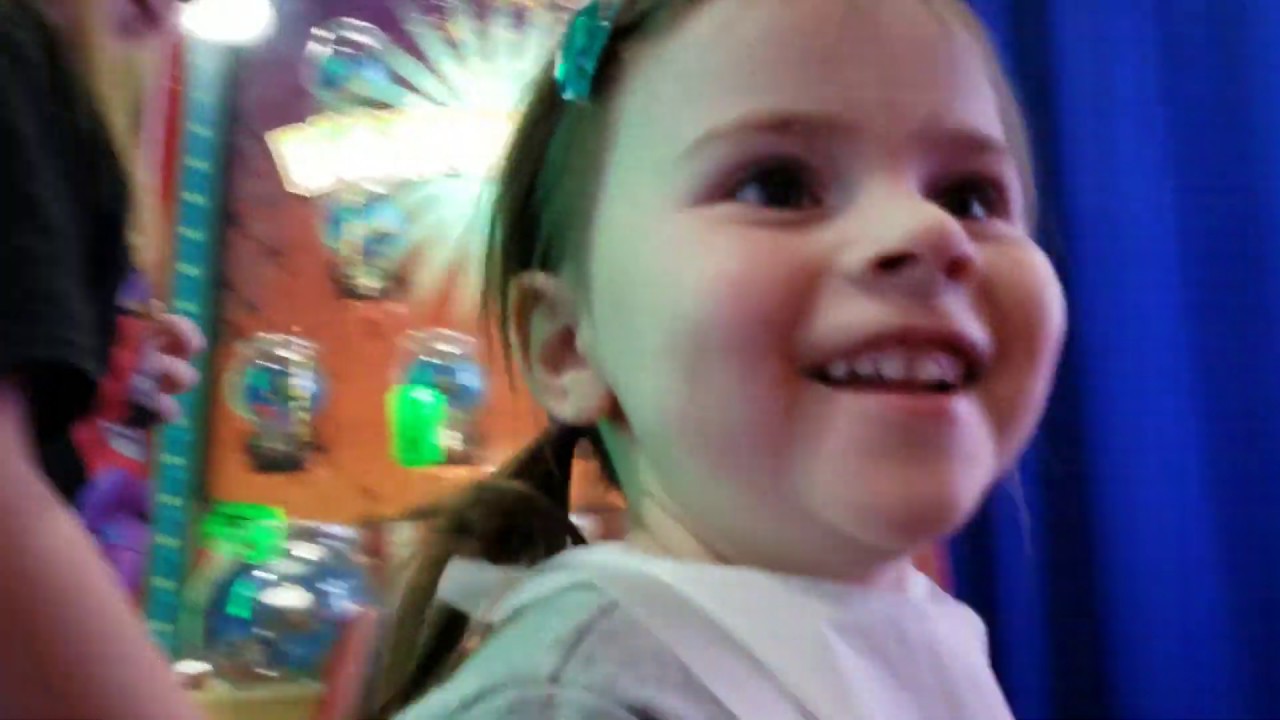 The Ellie Show - Fun N Games at Arcade - YouTube