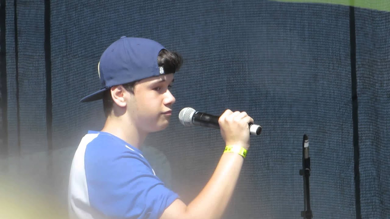 Sebastian Olzanski covering I'm Yours at DigiFestToronto 06/13/15 - YouTube