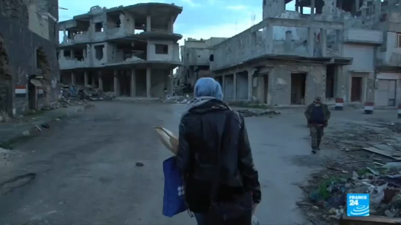 Syria: Homs residents start rebuilding war-torn city - YouTube