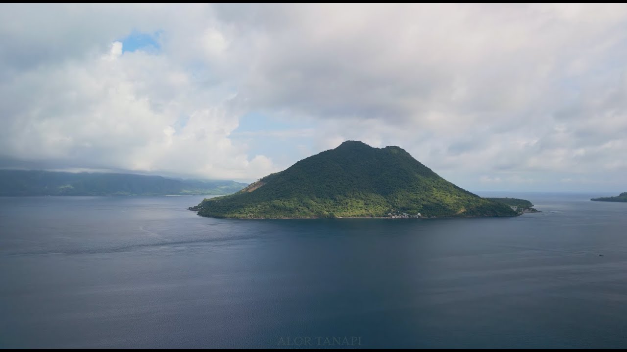 Discover Alor Tanapi Dive Resort - YouTube