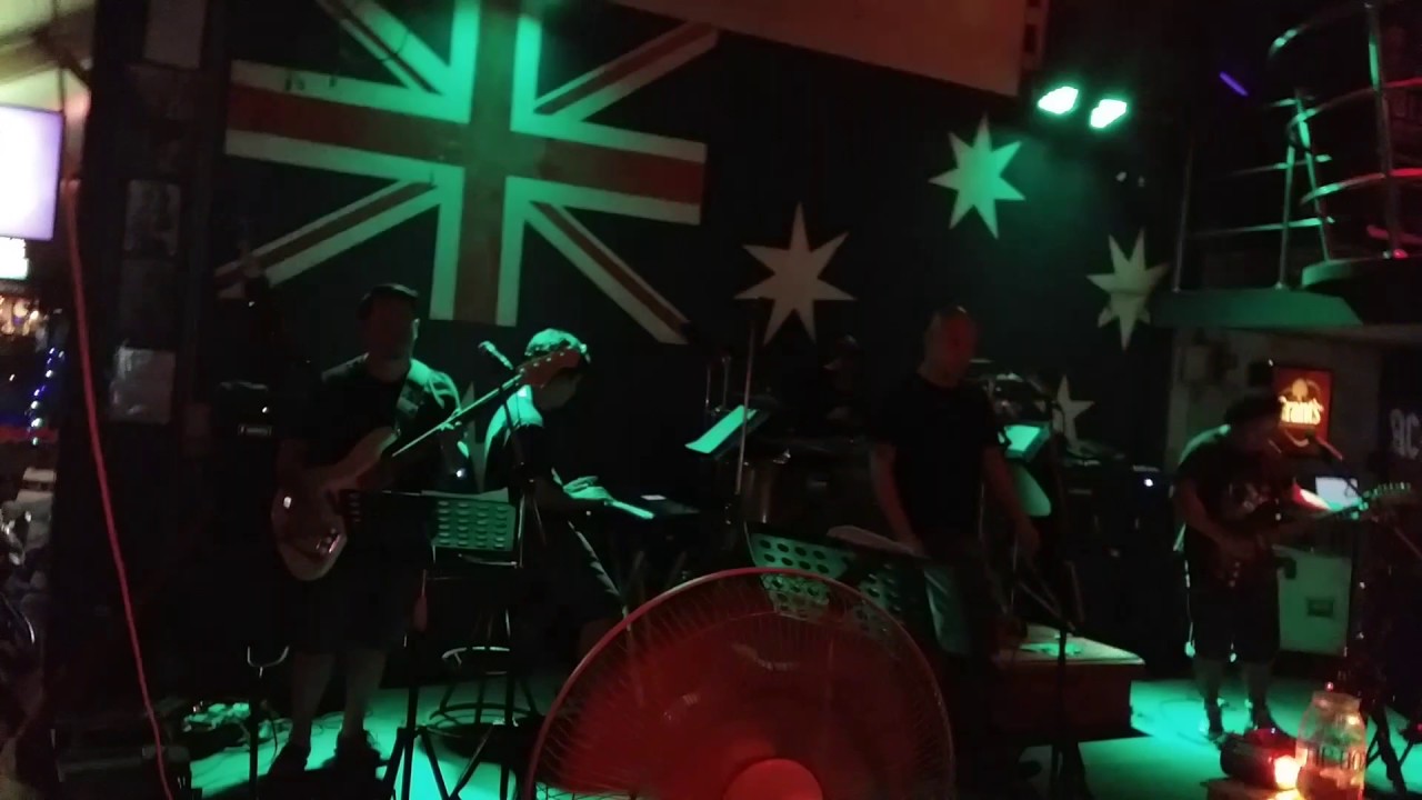 Aussie bar Karon beach - enter sandman - YouTube