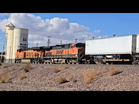 BNSF 6429 west intermodal and BNSF 6511 east manifest at Kingman AZ 11/15/24. - YouTube