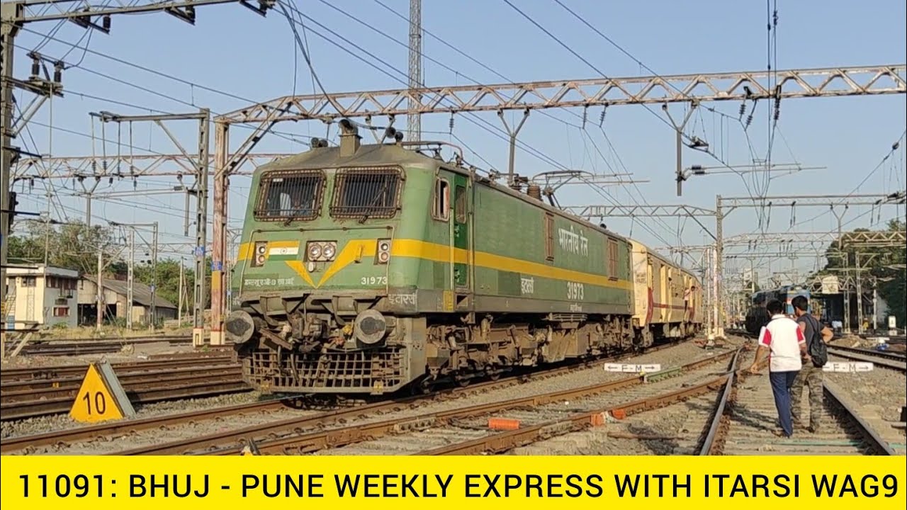 11091: Bhuj - Pune Weekly Express With Itarsi WAG9 Arriving Pune ...