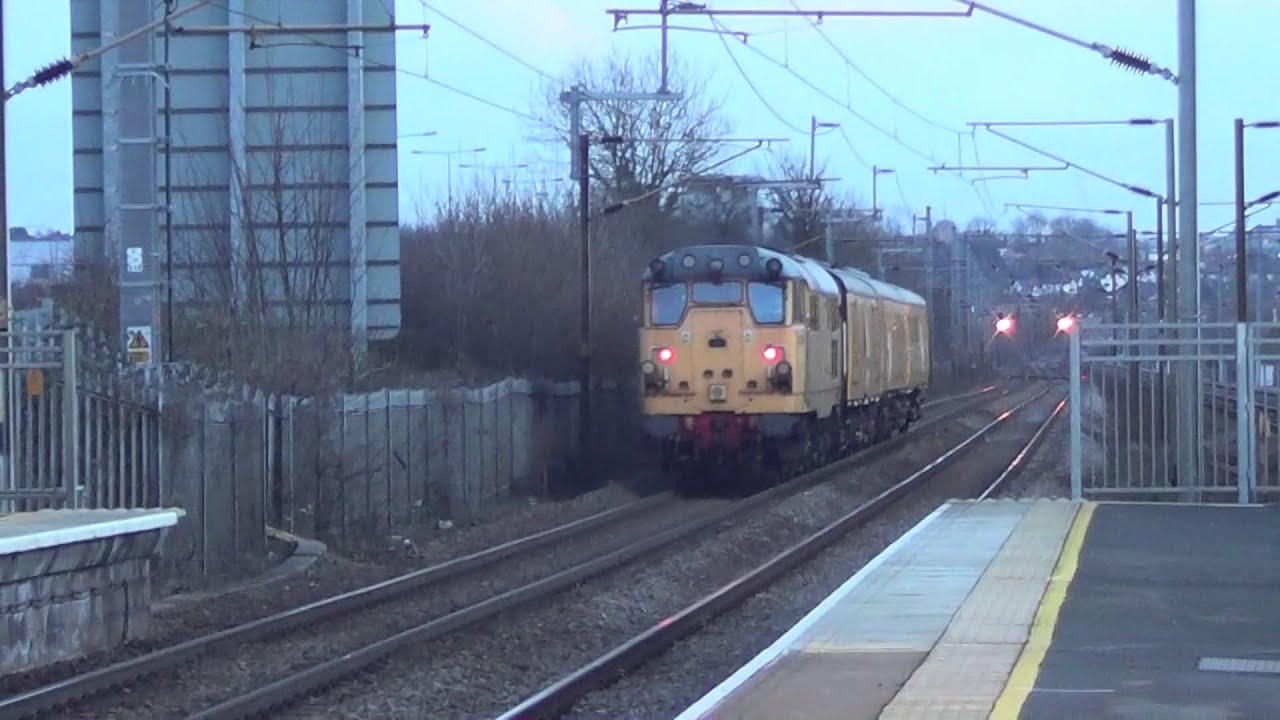 (HD) Network Rail DBSO 9702 leads Class 31233 through Mill Hill Broadway - YouTube