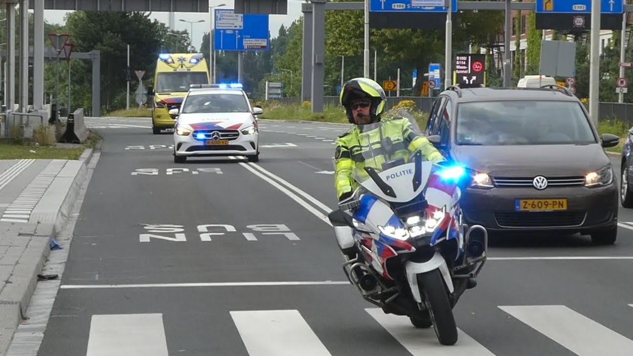 [VTB!] Ambulance 16-164 onder spoedbegeleiding van 2 Politie motoren en ...