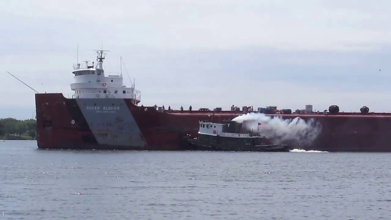 Roger Blough & William Selvick tug at Bay Ship on June 14, 2016 - YouTube