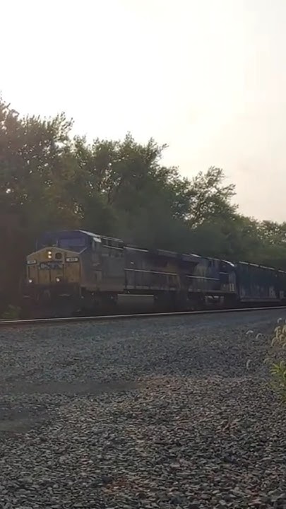 CSX 405 heads west - YouTube