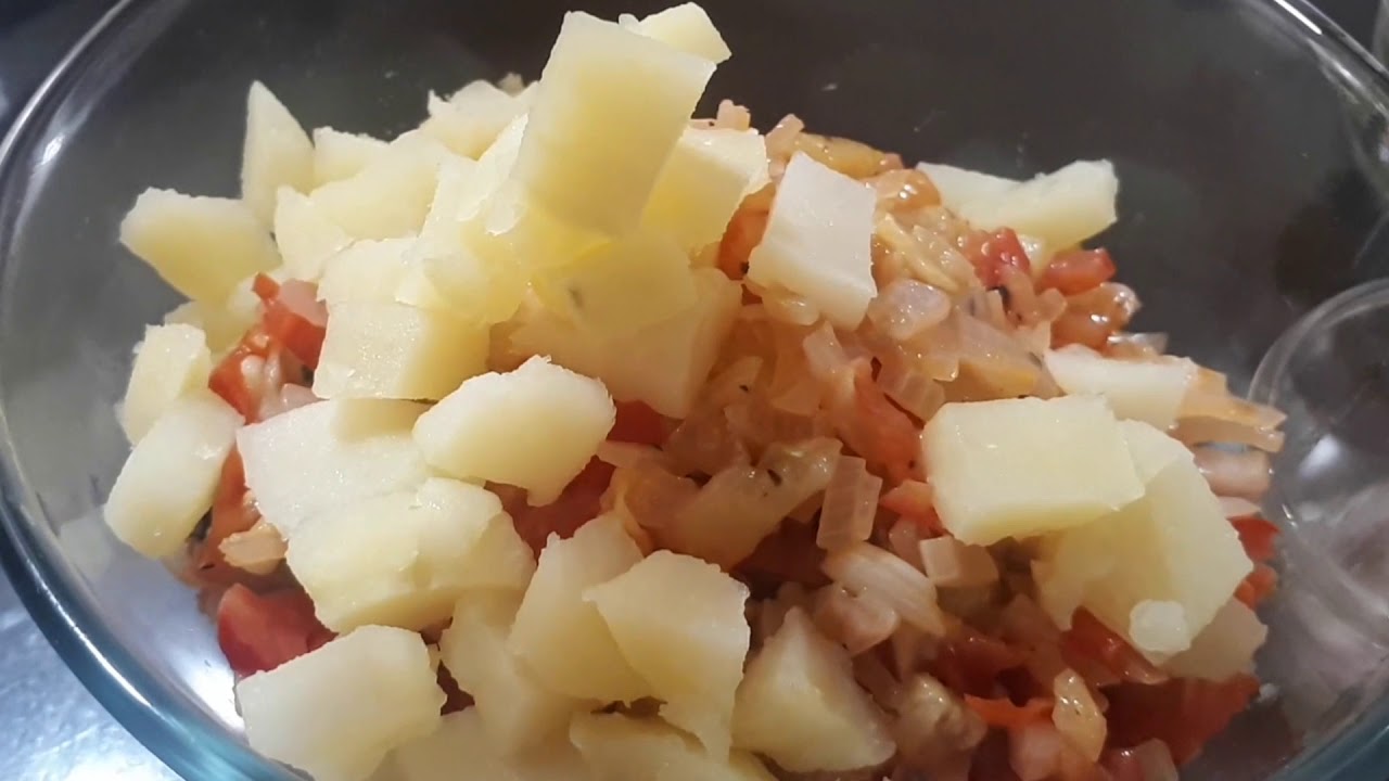 SPROUTED SALAD | Moong Moth daal healthy sprouted salad (chaat) - YouTube