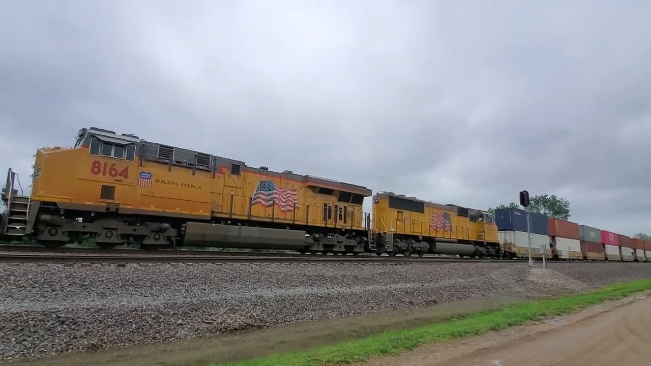Westbound UP 8164 & UP 4216 Leads A Intermodal Train, UP "Topeka Sub ...