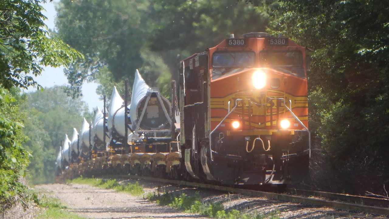 BNSF 5380 leads a windmill train along the Wayzata Subdivision - YouTube