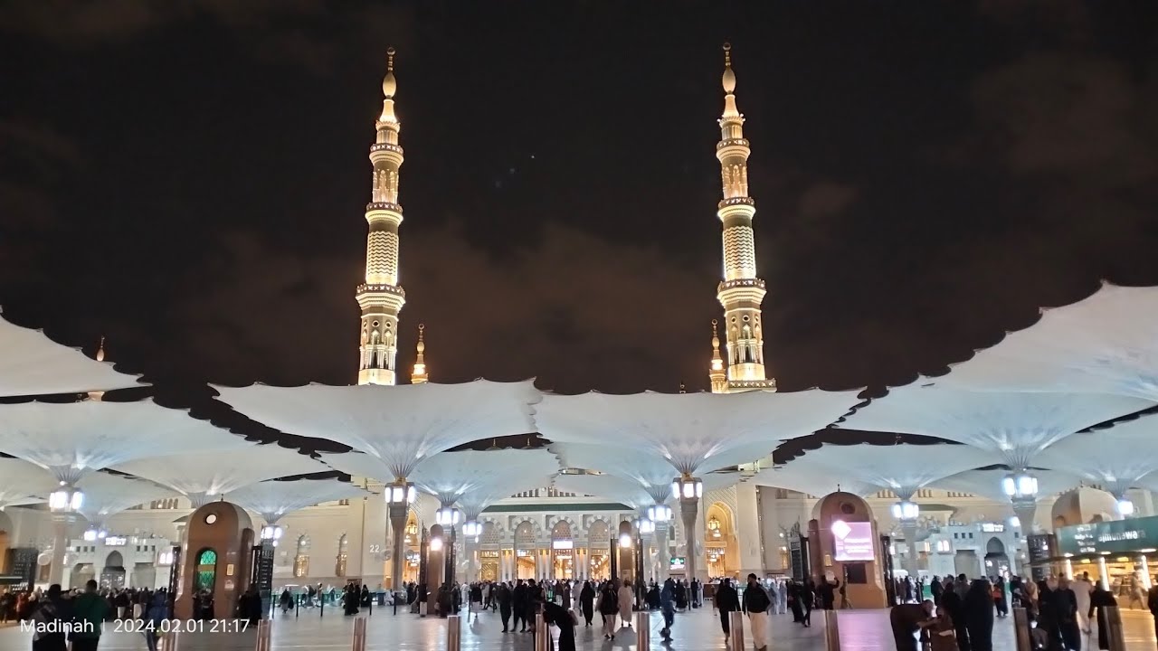 SUASANA MALAM HARI DI PELATARAN MESJID NABAWI MENYAKSIKAN TERTUTUP ...