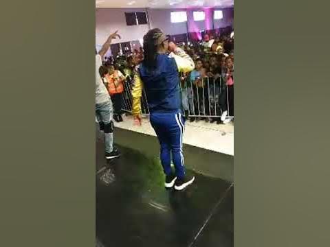 VEE MAMPEEZY SKY GIRLS PERFORMANCE - YouTube