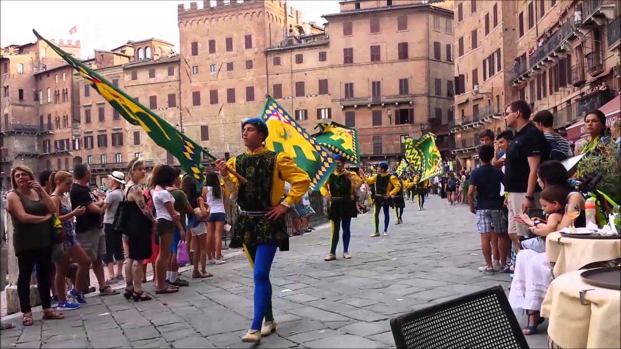 il rientro della Contrada del Bruco 2015 - YouTube