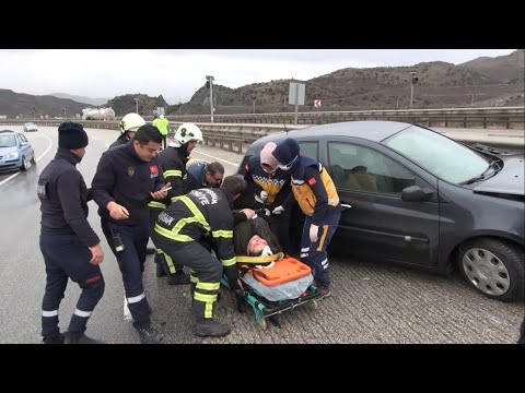 Kırıkkale’de otomobil bariyere çarptı: 2 yaralı