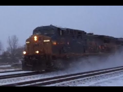 CSX #323 (L&N) Leads Snowy Intermodel! - YouTube