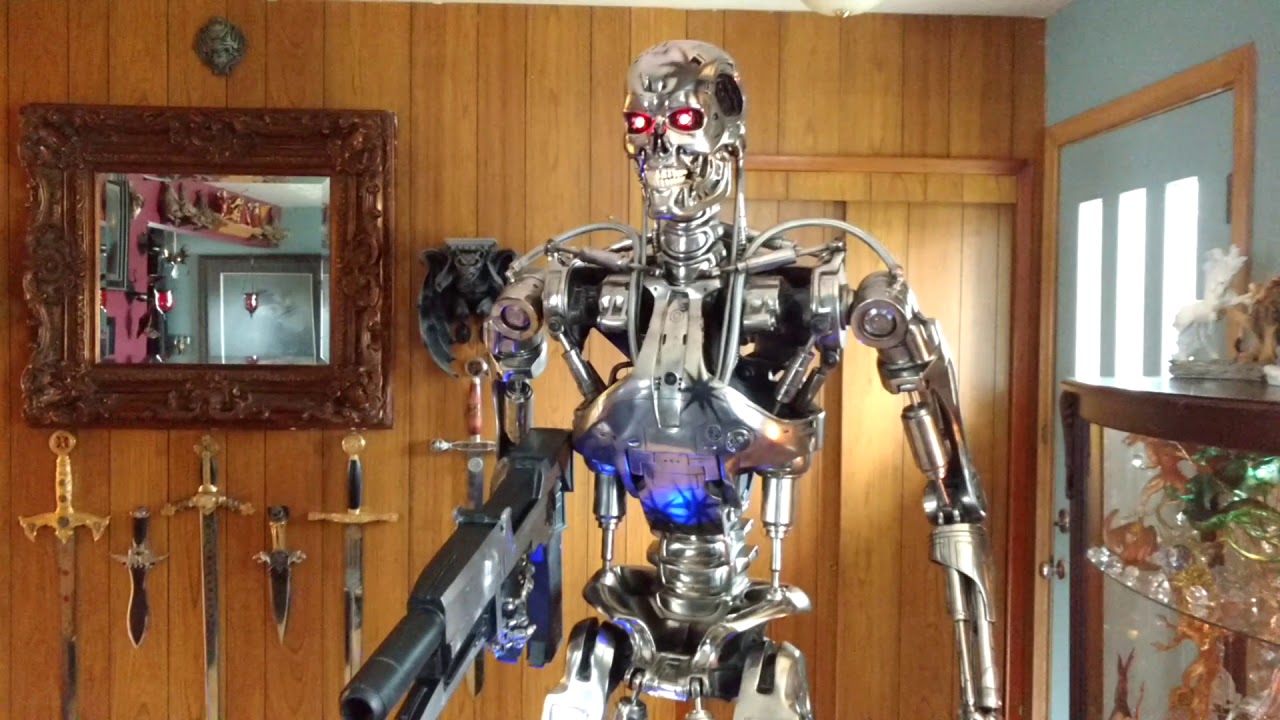 Sideshow Life-sized Endoskeleton V1 Combat Version Review - YouTube