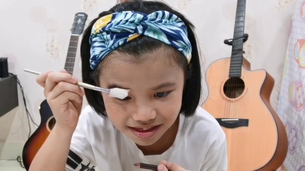 Emma's Make Up Tutorial - YouTube