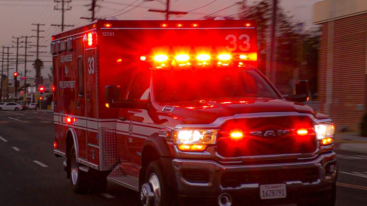 *NEW RESCUE* LAFD Engine 33 & Rescue 33 Responding - YouTube