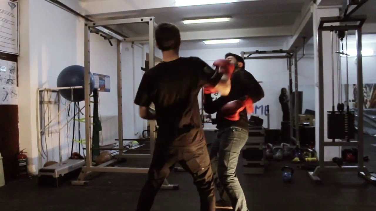 Troll boxing fight - YouTube