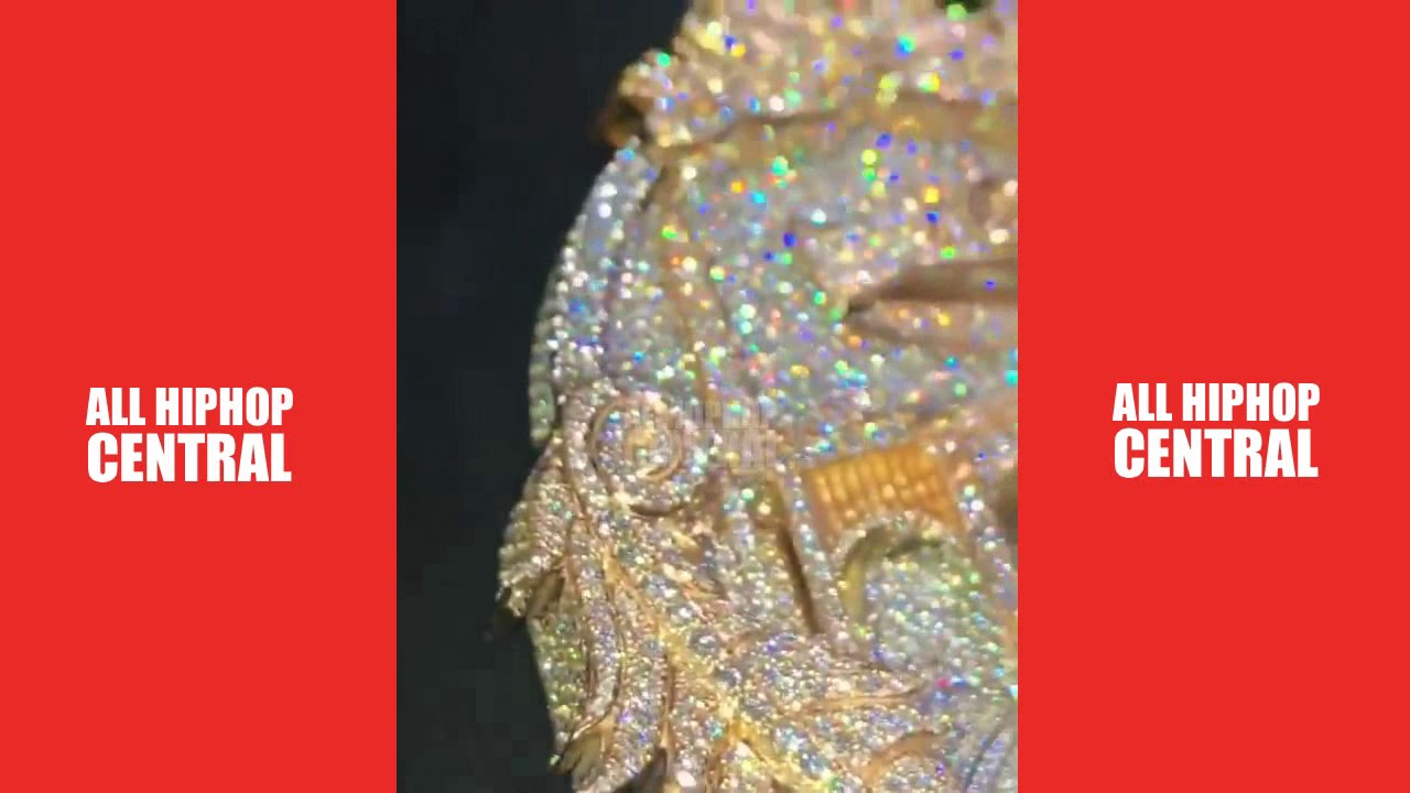 Don Q Shows Off New Chain - YouTube