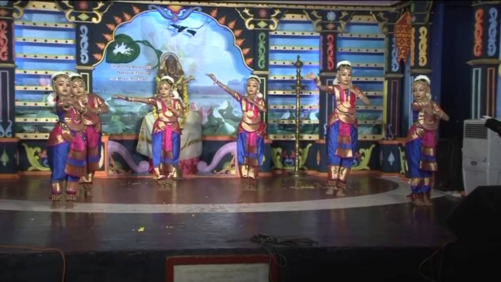 Athira sunil noopuradhwani - YouTube