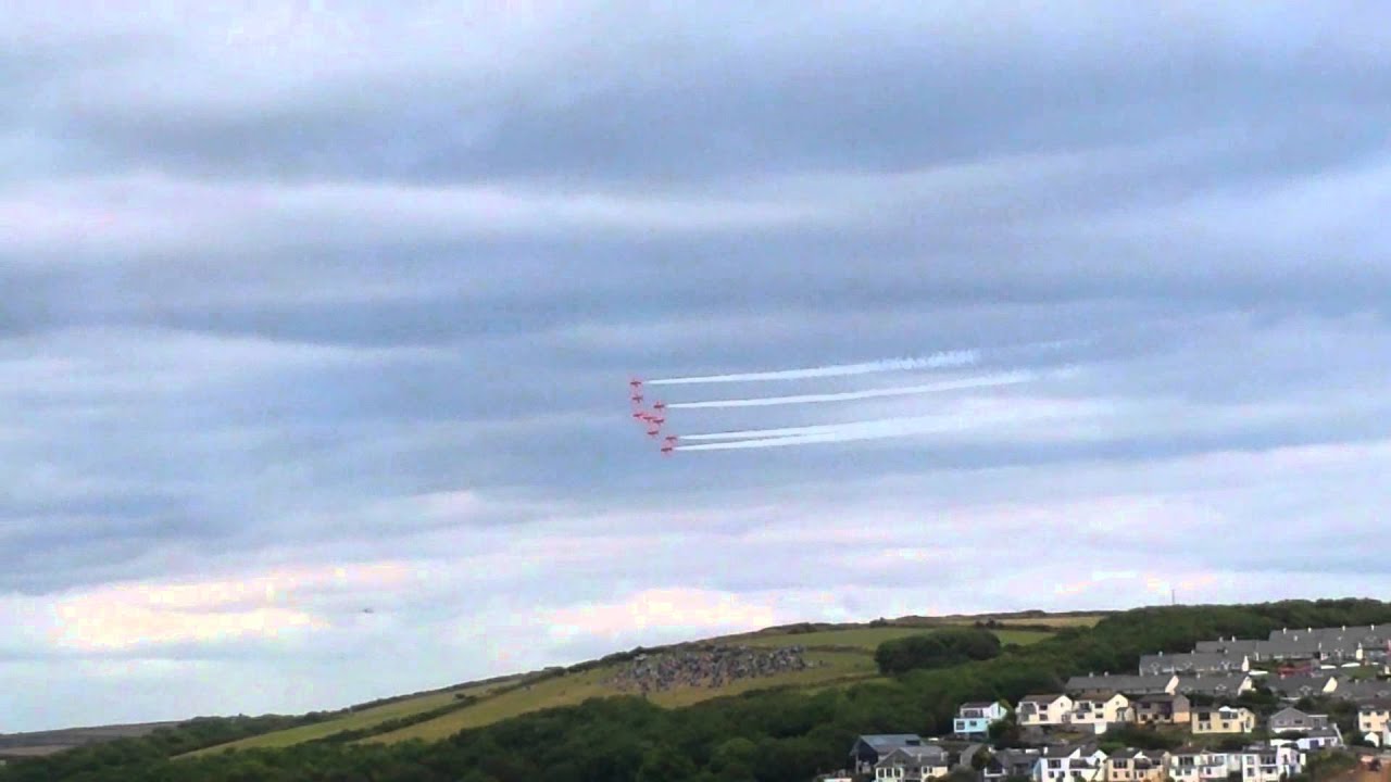 Red Arrows Fowey Harbour - YouTube