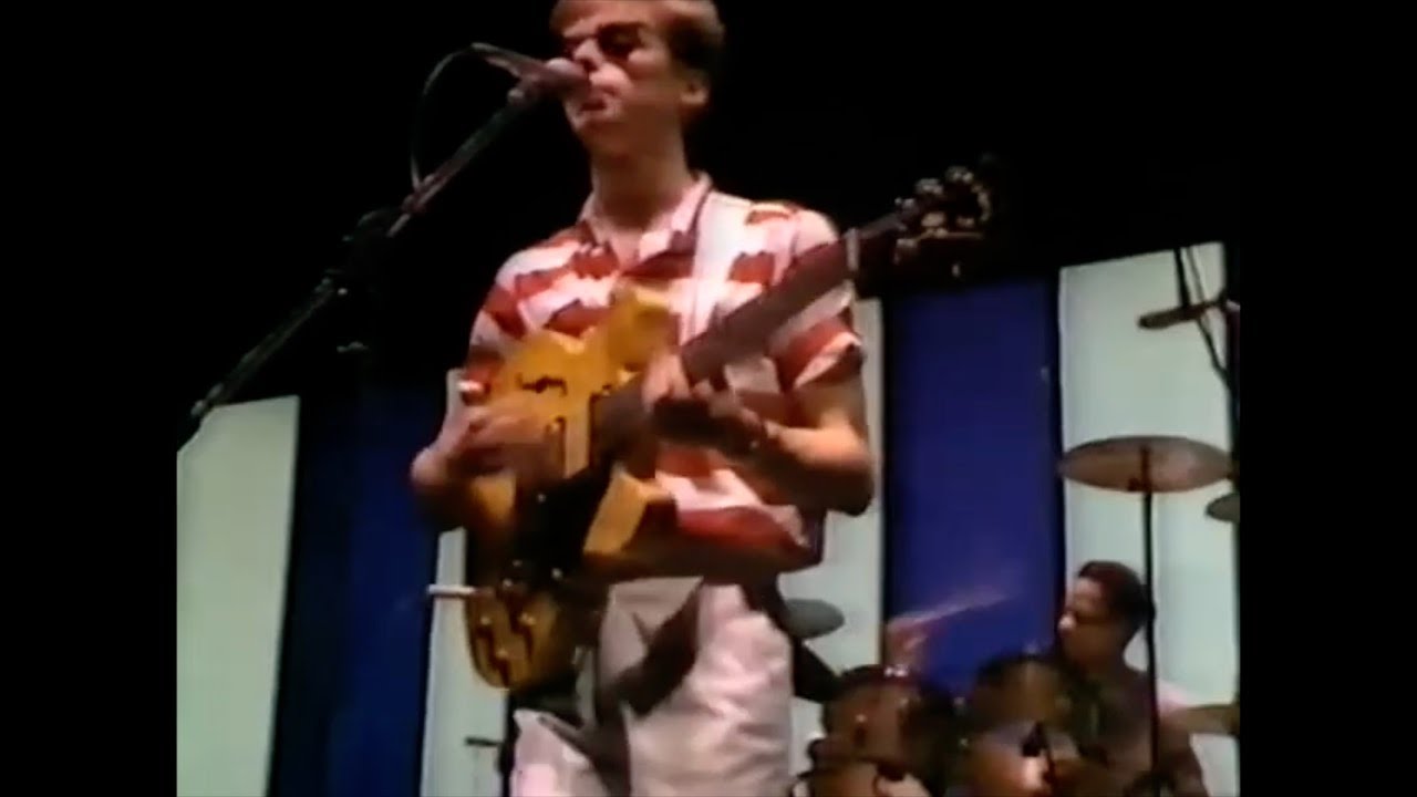 Haircut 100 - Calling Captain Autumn (Hammersmith Odeon 1982) - YouTube